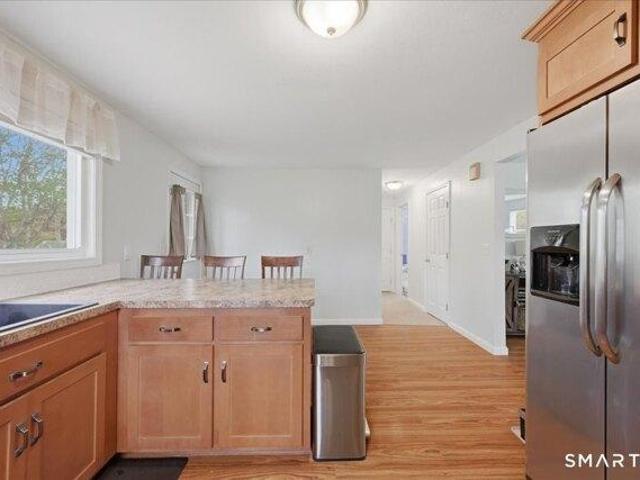 house with 6 bedroom, Montville CT DLS102584479