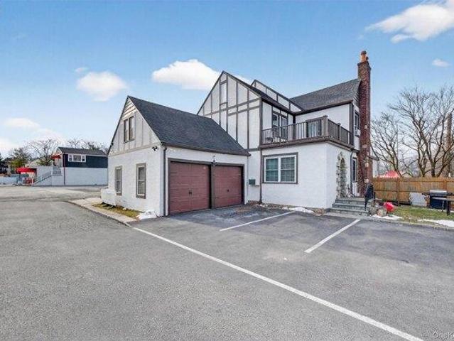 house with 6 bedroom, Mohegan Lake NY DLS102563007