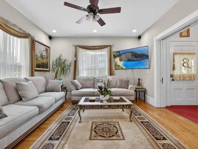 house with 6 bedroom, Nashua NH ES103437993