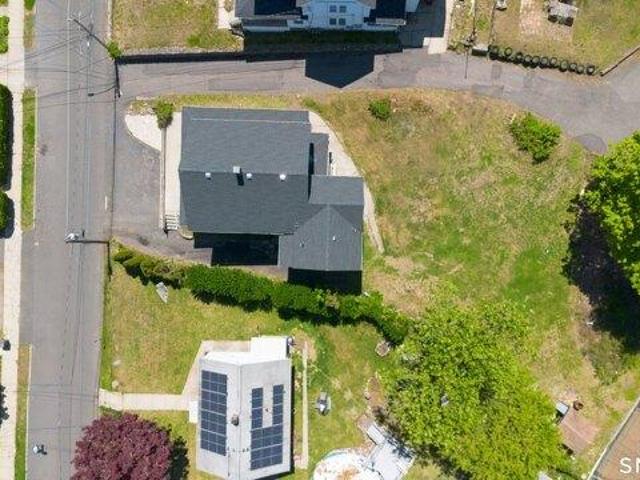 house with 6 bedroom, Naugatuck CT DLS102828277