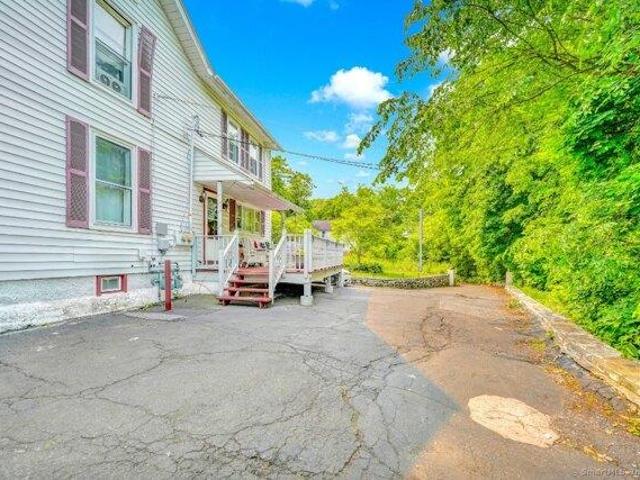 house with 6 bedroom, Naugatuck CT ES103436997