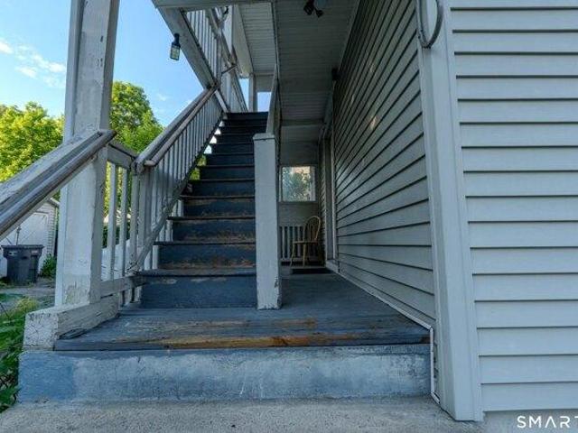 house with 6 bedroom, Naugatuck CT ES104650517