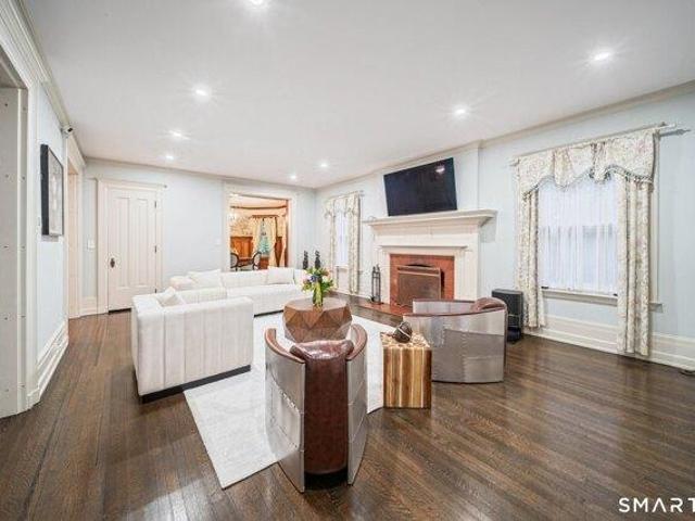 house with 6 bedroom, Naugatuck CT ES105175407