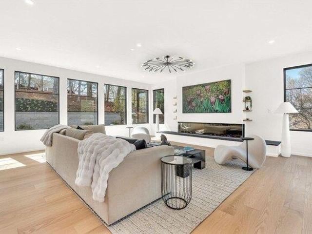 house with 6 bedroom, Needham MA DLS102668272