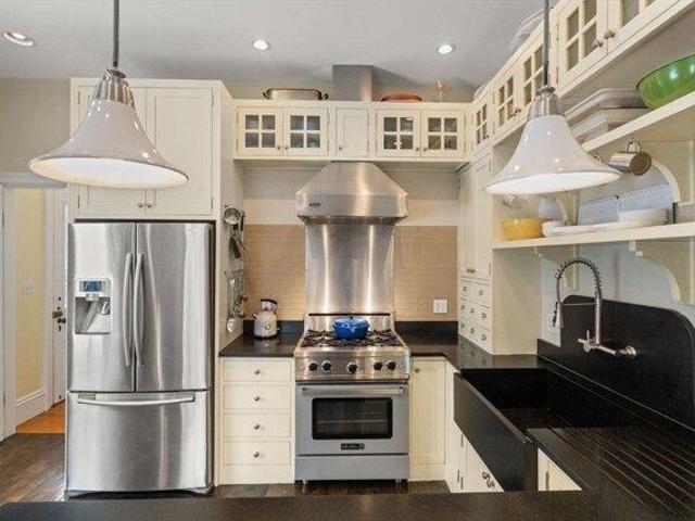 house with 6 bedroom, Newton MA DLS102283527