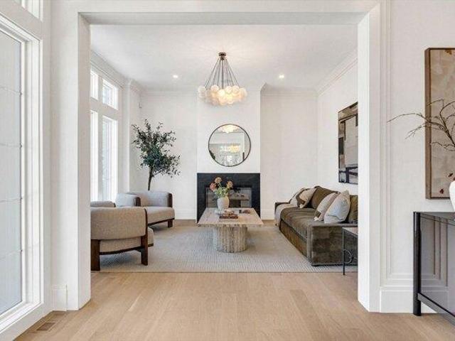 house with 6 bedroom, Newton MA DLS102778445