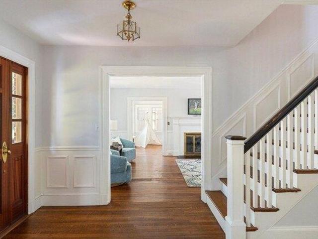 house with 6 bedroom, Newton MA DLS102960941