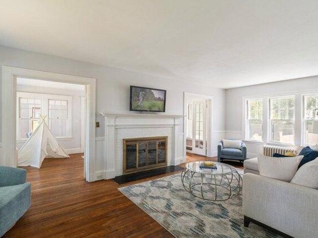 house with 6 bedroom, Newton MA ES105514221
