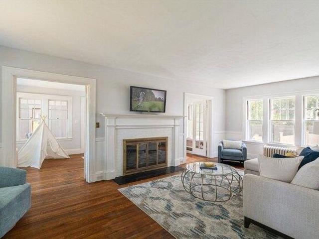 house with 6 bedroom, Newton MA ES105095129