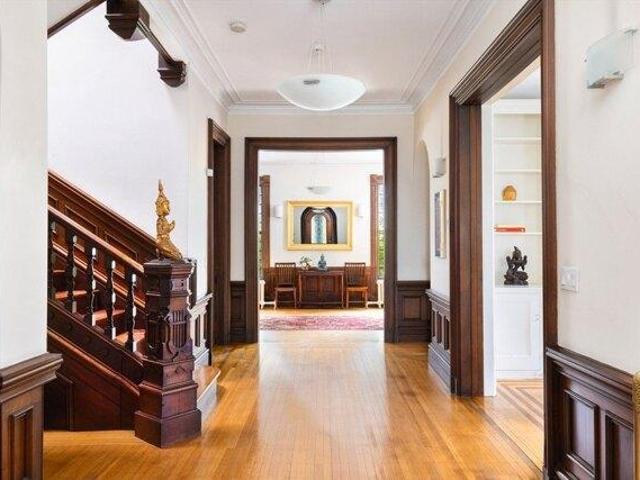 house with 6 bedroom, Newton MA ES105105175