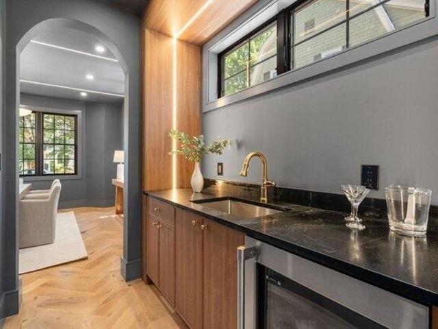 house with 6 bedroom, Newton MA ES105206436