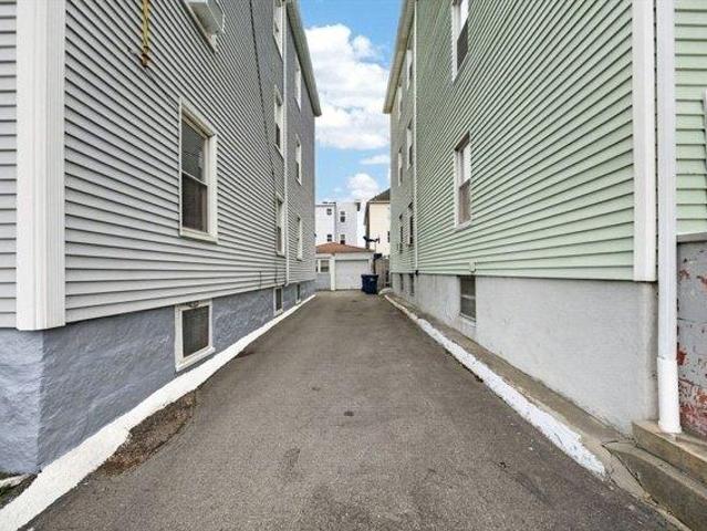 house with 6 bedroom, New Bedford MA ES103098680