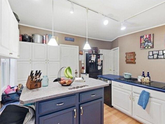 house with 6 bedroom, New Bedford MA ES103126874