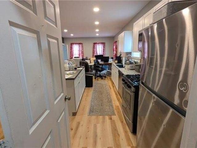 house with 6 bedroom, New Bedford MA ES103495709