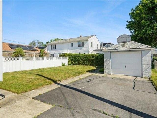 house with 6 bedroom, New Bedford MA ES103667146