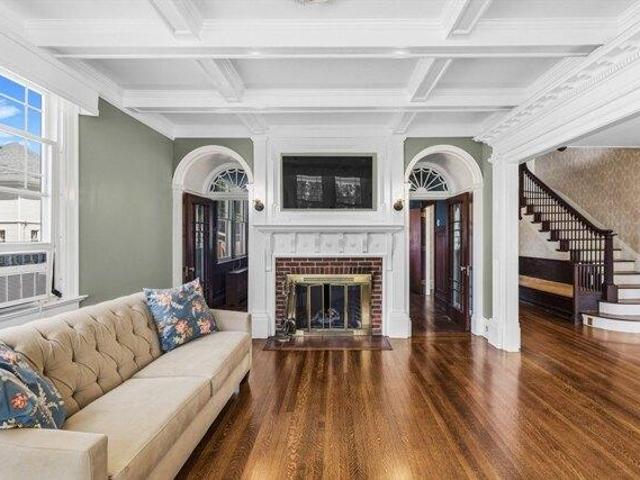 house with 6 bedroom, New Bedford MA ES104569404