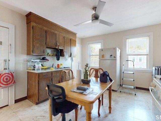 house with 6 bedroom, New Britain CT DLS102285032
