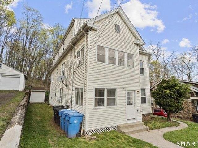house with 6 bedroom, New Britain CT ES103072347