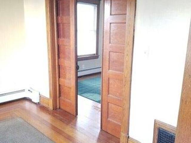 house with 6 bedroom, New Britain CT ES103666536