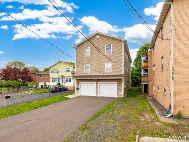 house with 6 bedroom, New Britain CT ES103966705