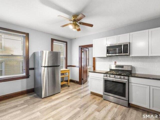 house with 6 bedroom, New Britain CT ES103967719