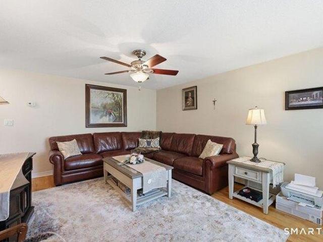 house with 6 bedroom, New Britain CT ES104150098