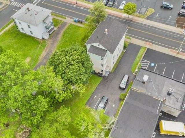 house with 6 bedroom, New Britain CT ES104296870