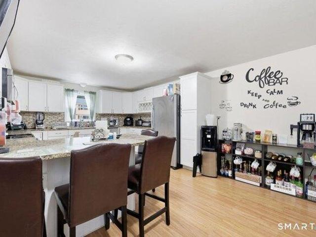 house with 6 bedroom, New Britain CT ES105140075