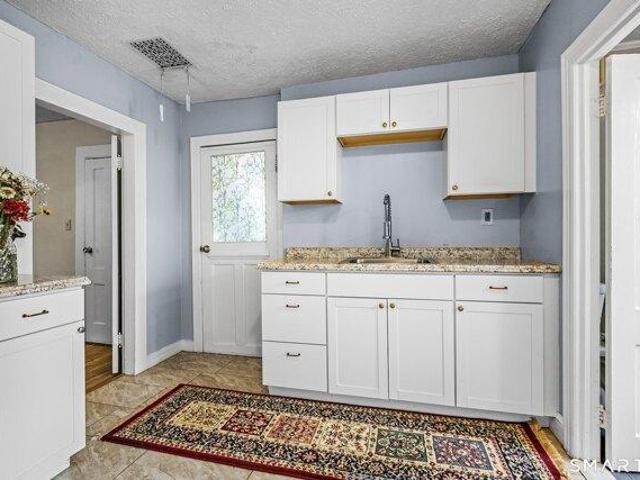 house with 6 bedroom, New Britain CT ES105141608