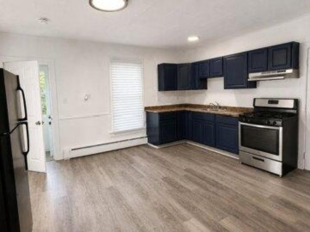 house with 6 bedroom, New Britain CT ES105143243