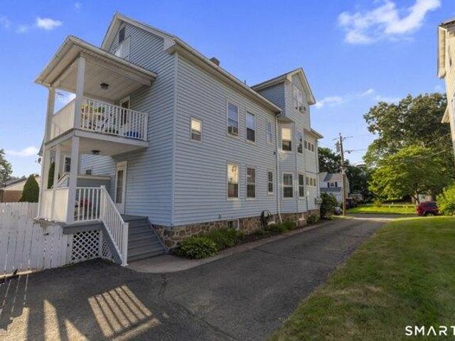 house with 6 bedroom, New Britain CT ES105143762