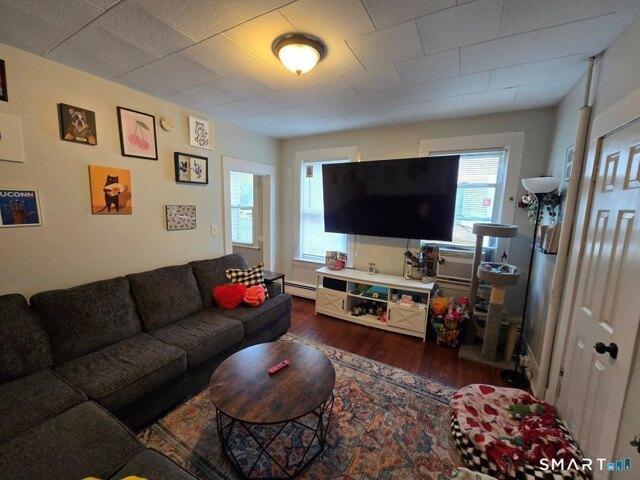 house with 6 bedroom, New Britain CT ES105159252