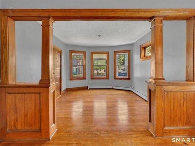 house with 6 bedroom, New Britain CT ES105174427
