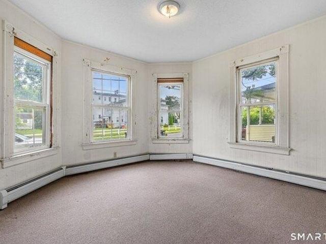 house with 6 bedroom, New Britain CT ES105193362