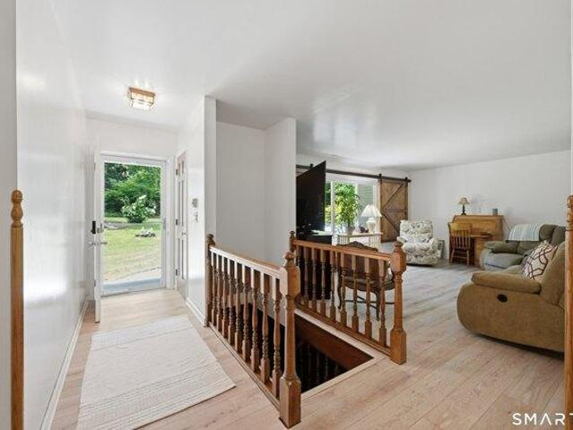 house with 6 bedroom, New Fairfield CT ES105127800