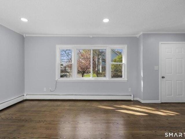 house with 6 bedroom, New Haven CT DLS102155832