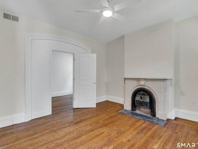 house with 6 bedroom, New Haven CT ES104789971