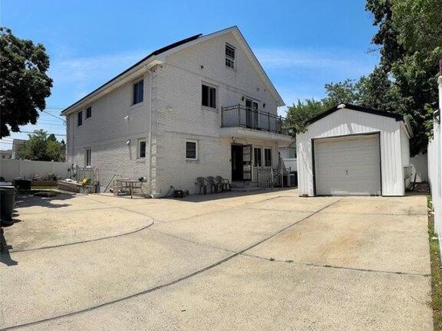 house with 6 bedroom, New Hyde Park NY ES105203026
