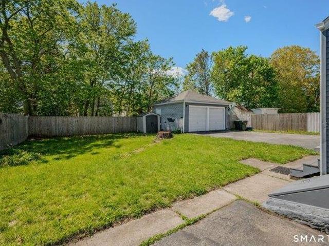 house with 6 bedroom, New London CT DLS102476846