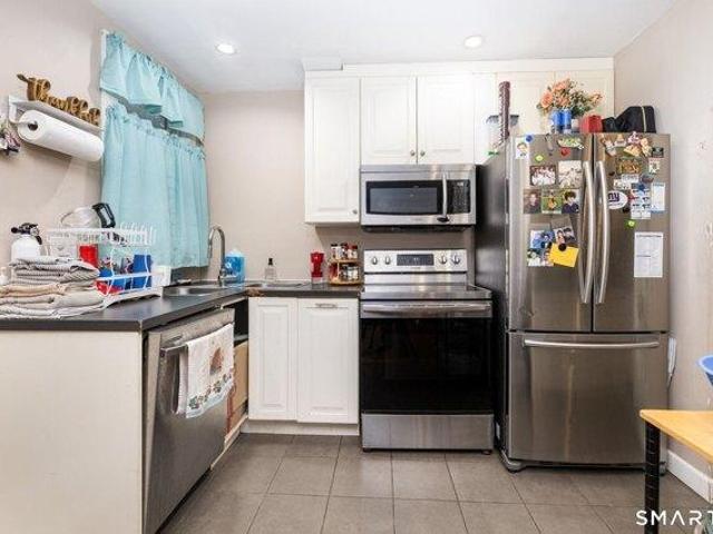 house with 6 bedroom, New London CT ES105140639