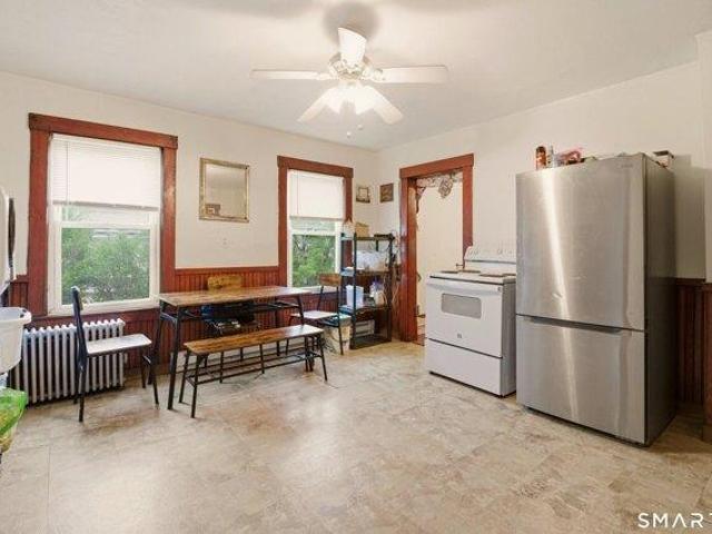 house with 6 bedroom, New London CT ES103432836