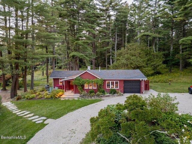 house with 6 bedroom, New Marlborough MA ES105192312