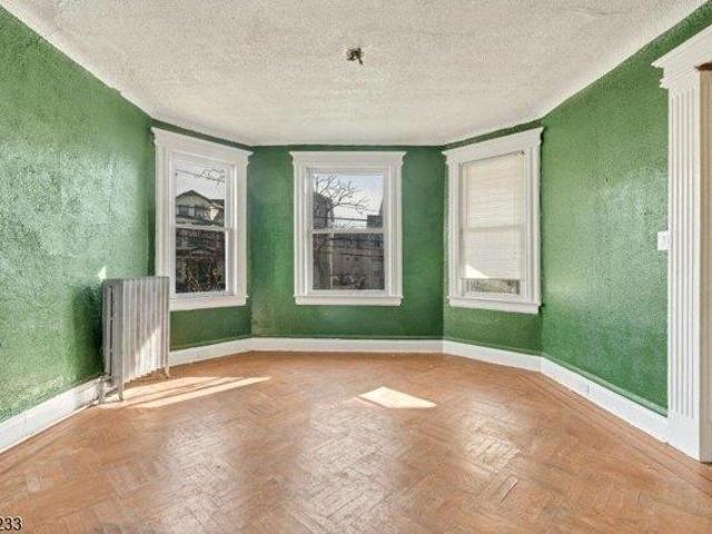 house with 6 bedroom, Newark NJ DLS102258538