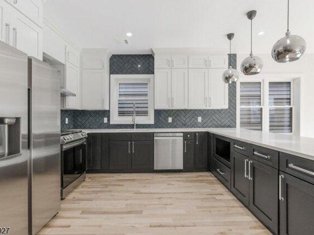 house with 6 bedroom, Newark NJ DLS102724636