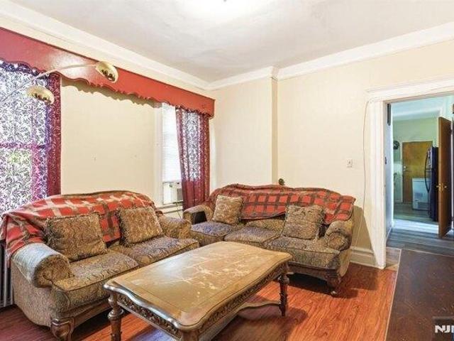 house with 6 bedroom, Newark NJ DS102027234