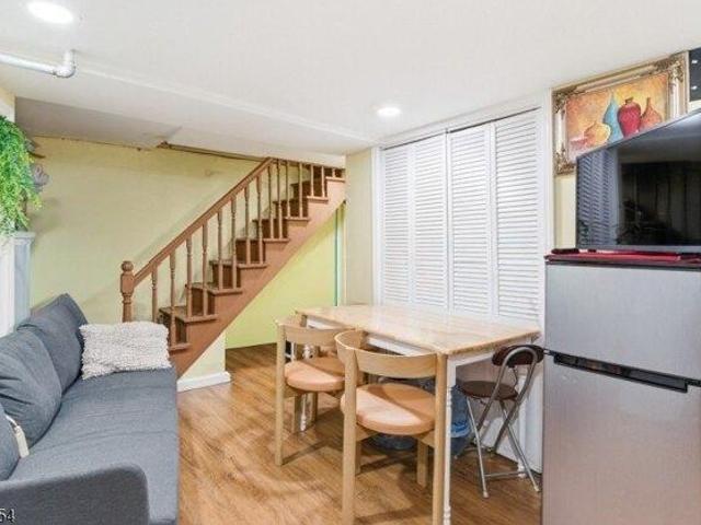 house with 6 bedroom, Newark NJ DS102216060