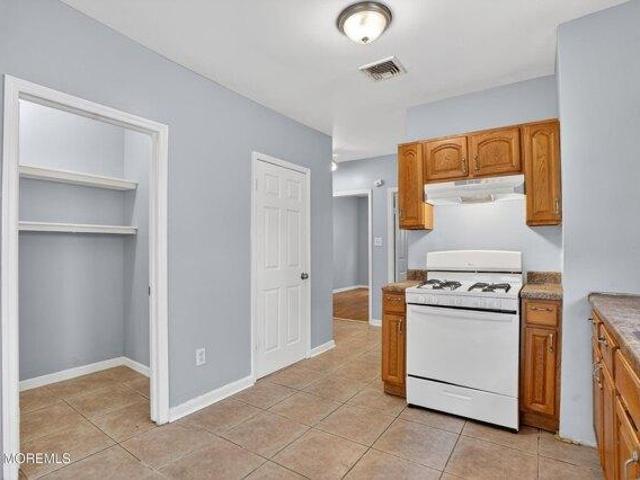 house with 6 bedroom, Newark NJ DS102283555