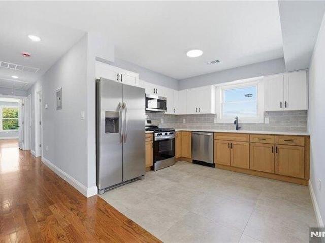 house with 6 bedroom, Newark NJ DS104148910