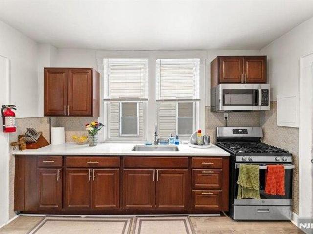 house with 6 bedroom, Newark NJ DS104234701