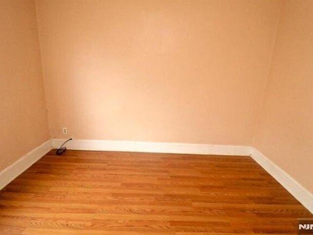 house with 6 bedroom, Newark NJ DS104374630